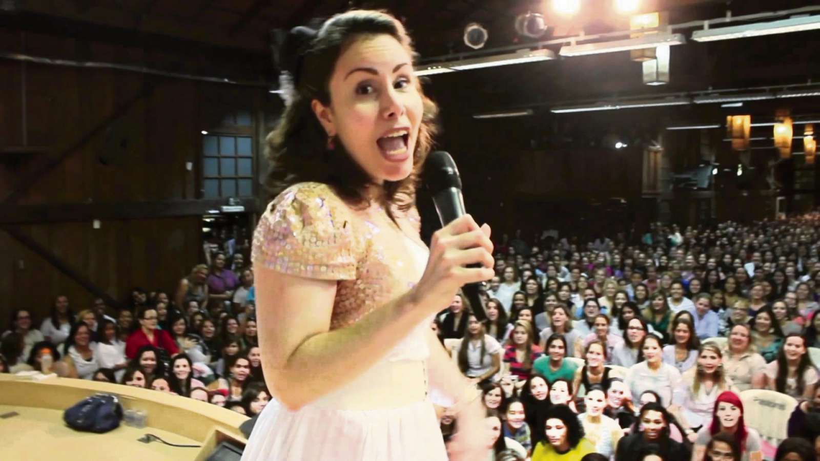 Sarah Sheeva faz 'Culto das Princesas' hoje em Vila Velha | A Gazeta